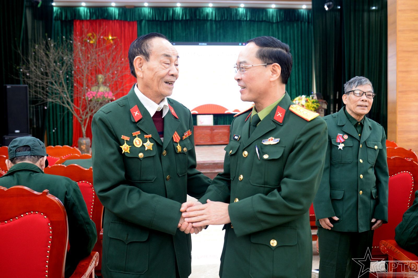 Thủ trưởng Bộ Tư lệnh Thủ đô Hà Nội thăm, chúc Tết tại Trung tâm Điều dưỡng thương binh Kim Bảng